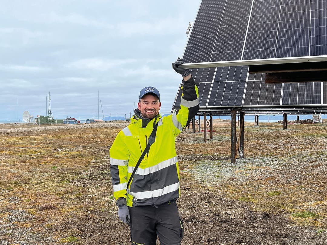 Testing out the power of solar energy in Svalbard, Norway - WWF Arctic